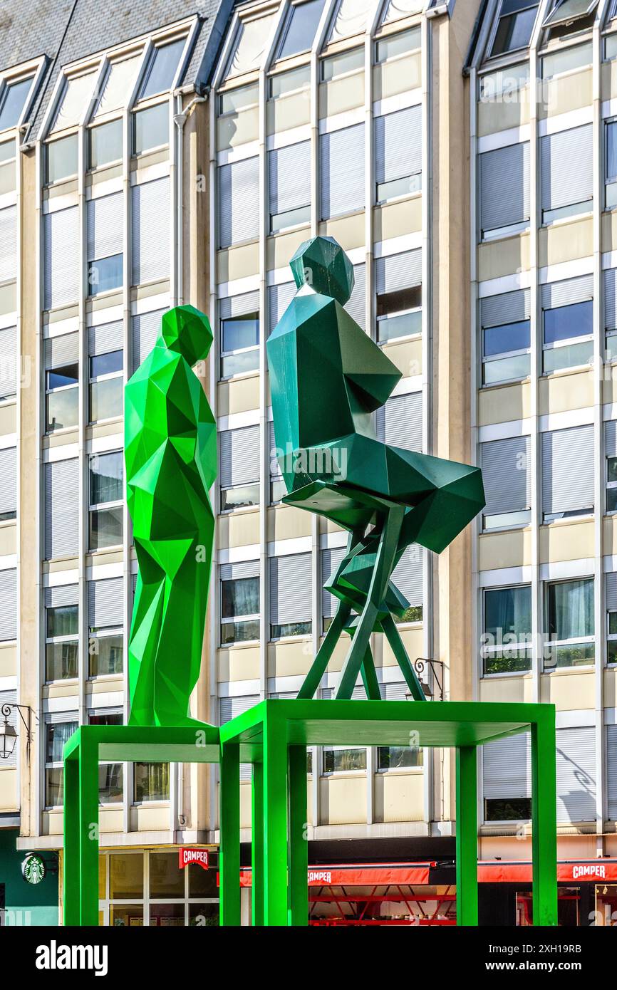 Sculpture of architects Renzo Piano and Richard Rogers (architects of ...