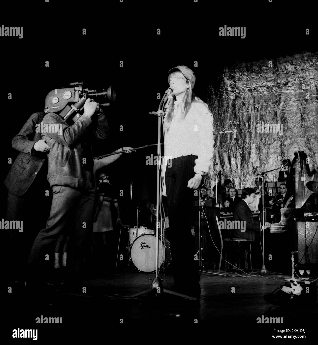French singer Françoise Hardy during rehearsals for the "Interparade ...