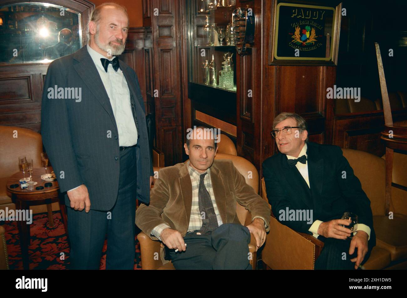 Guy Marchand on the set of the TV film "La Mémoire", directed by André ...