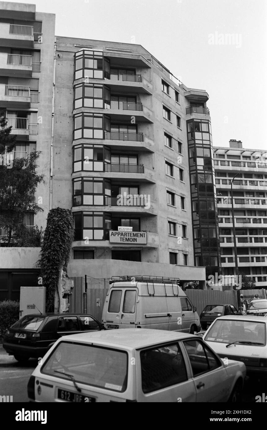 Paris real estate Black and White Stock Photos & Images - Alamy