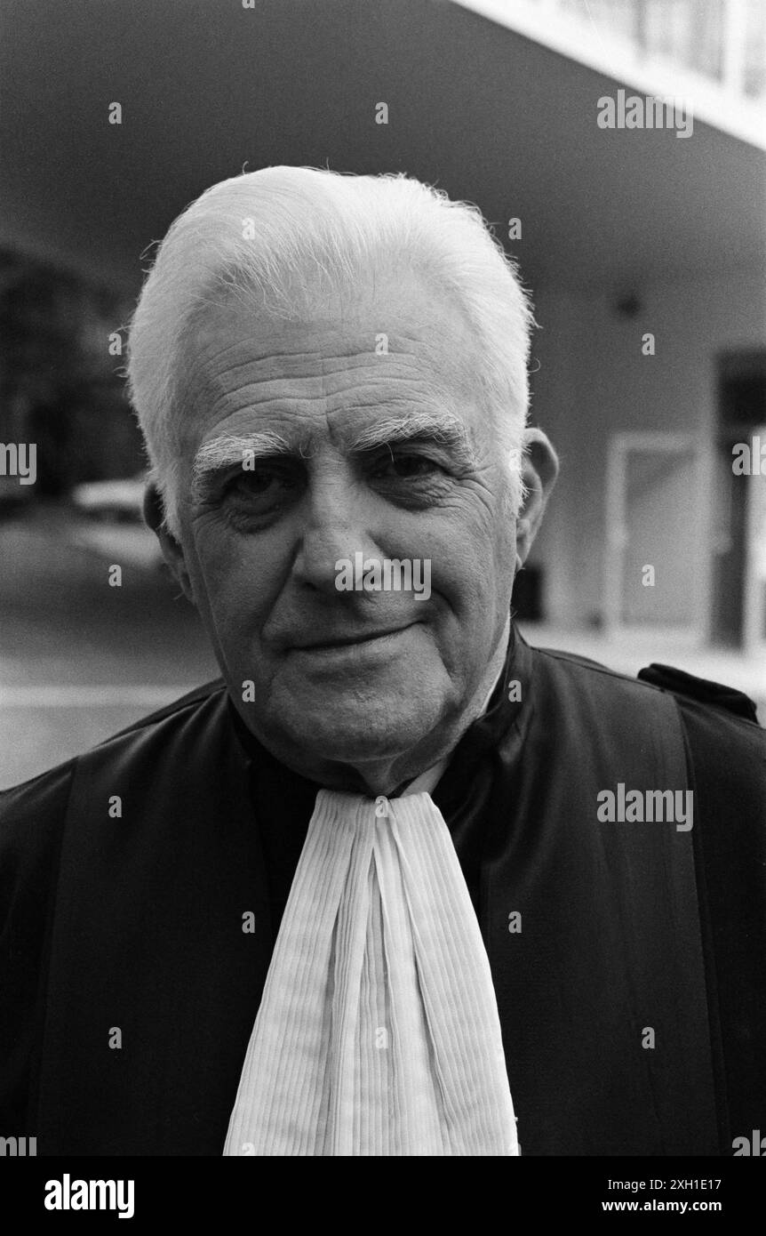 French actor Yves Vincent on the set of the TV series "Tribunal ...