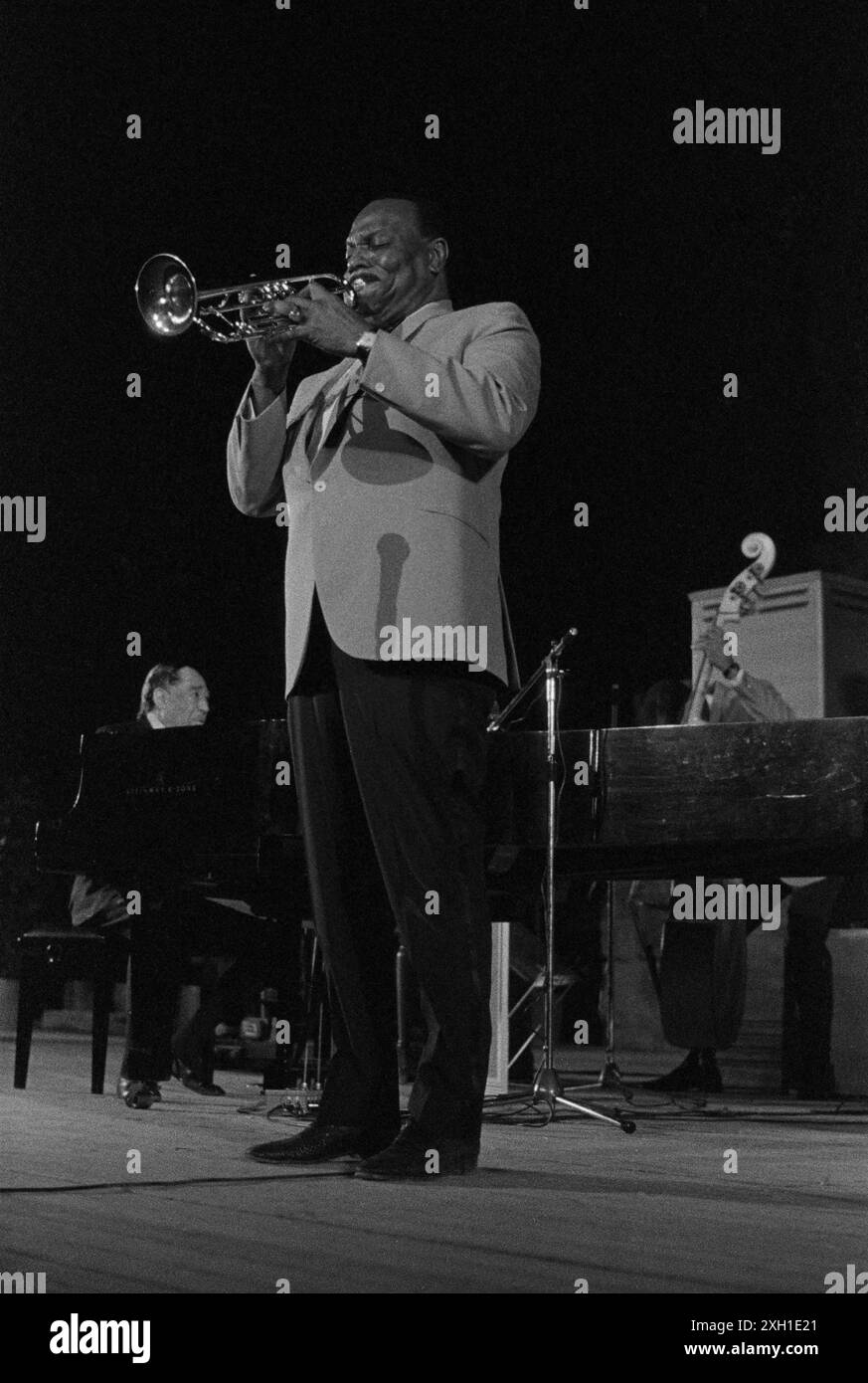 Duke Ellington and his orchestra on stage at the Théâtre Antique in ...