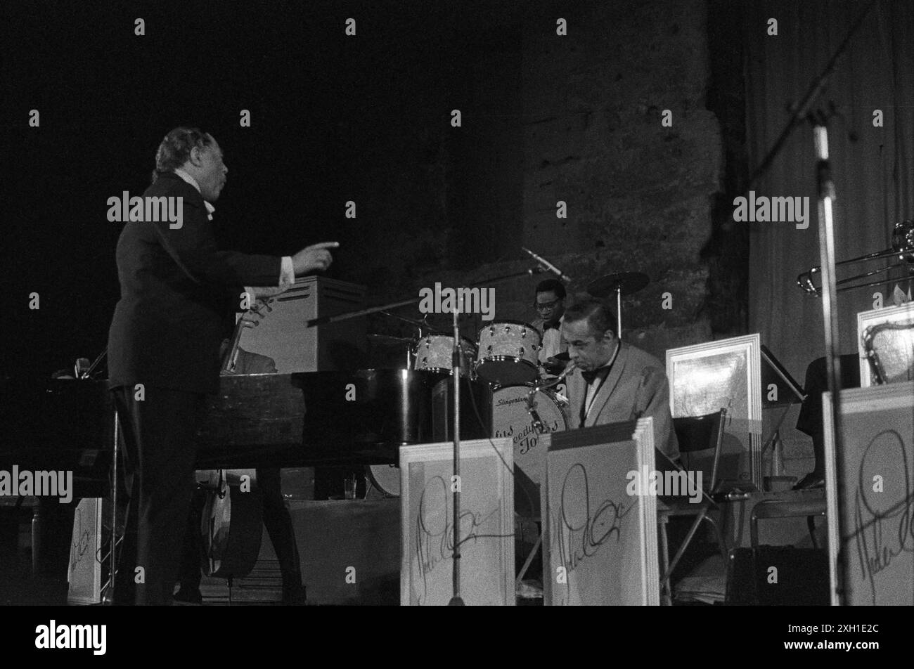 Duke Ellington and his orchestra on stage at the Théâtre Antique in ...