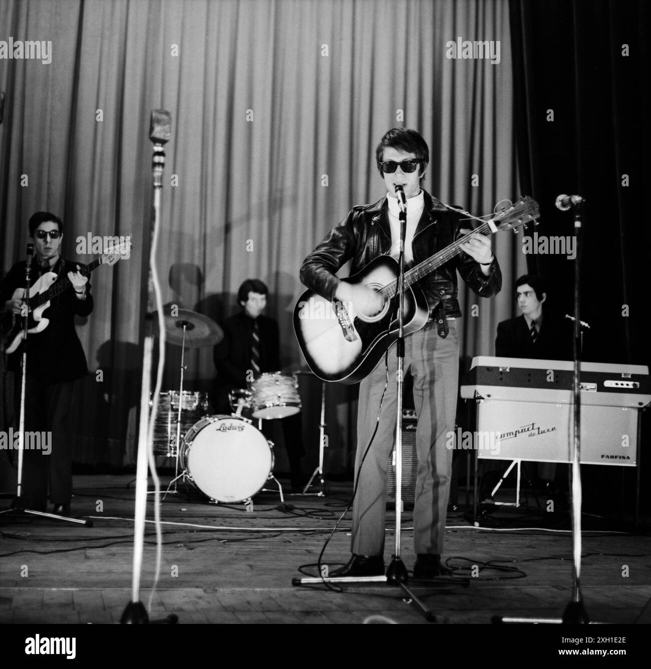 French singer Jacques Dutronc performing at Maisons-Alfort concert hall ...