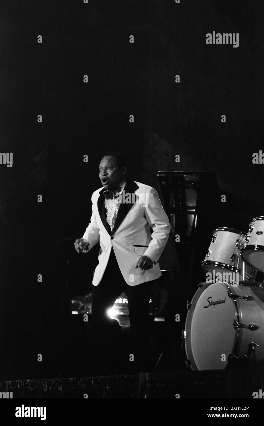Duke Ellington and his orchestra on stage at the Théâtre Antique in ...