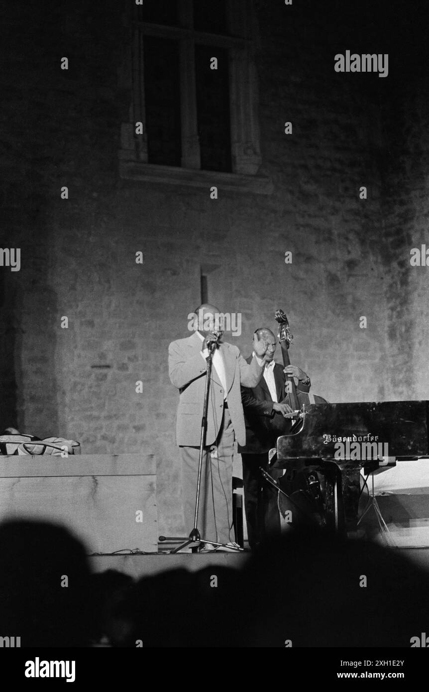 Count Basie and the Count Basie Orchestra at the Salon de Provence jazz ...