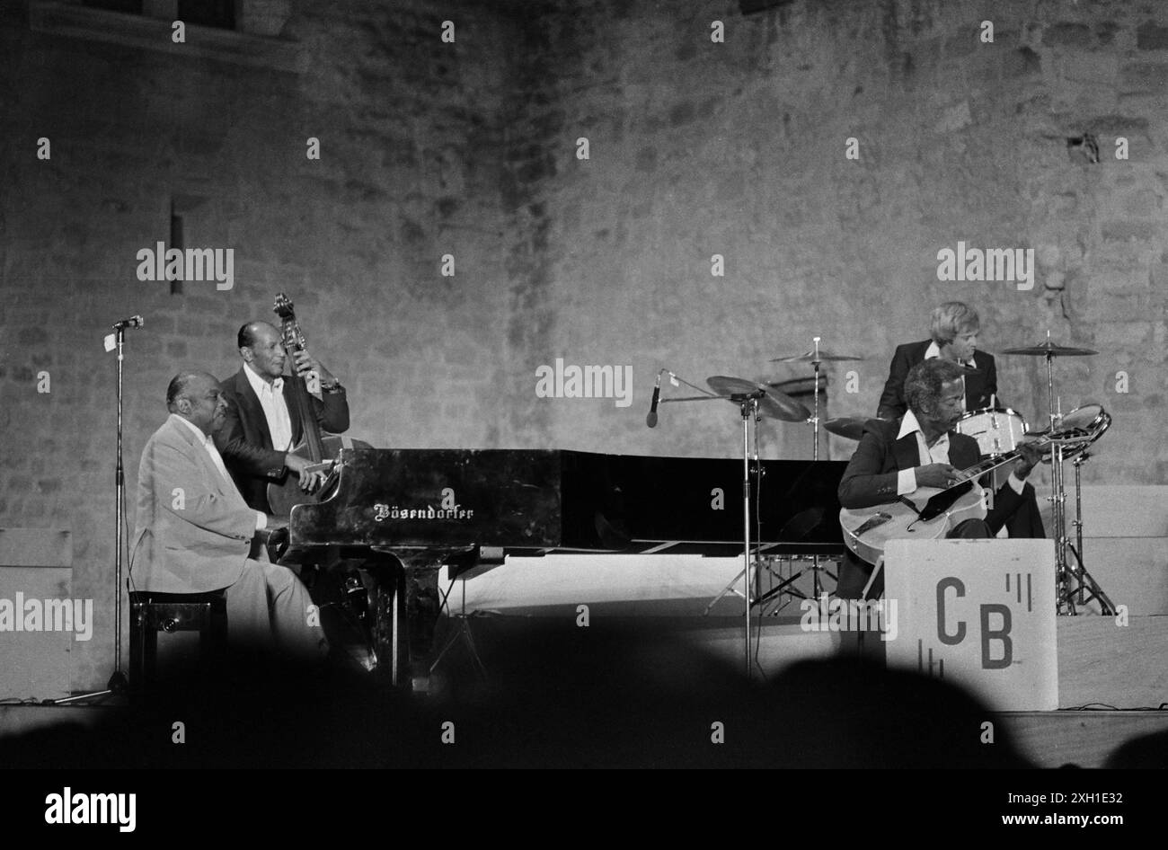 Count Basie and the Count Basie Orchestra at the Salon de Provence jazz ...