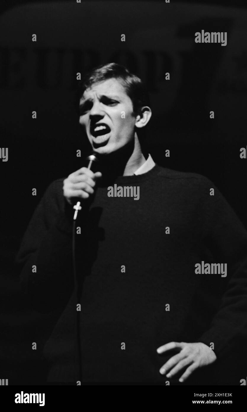 French singer Frank Alamo, on stage at the Olympia in Paris, 1964 Stock ...