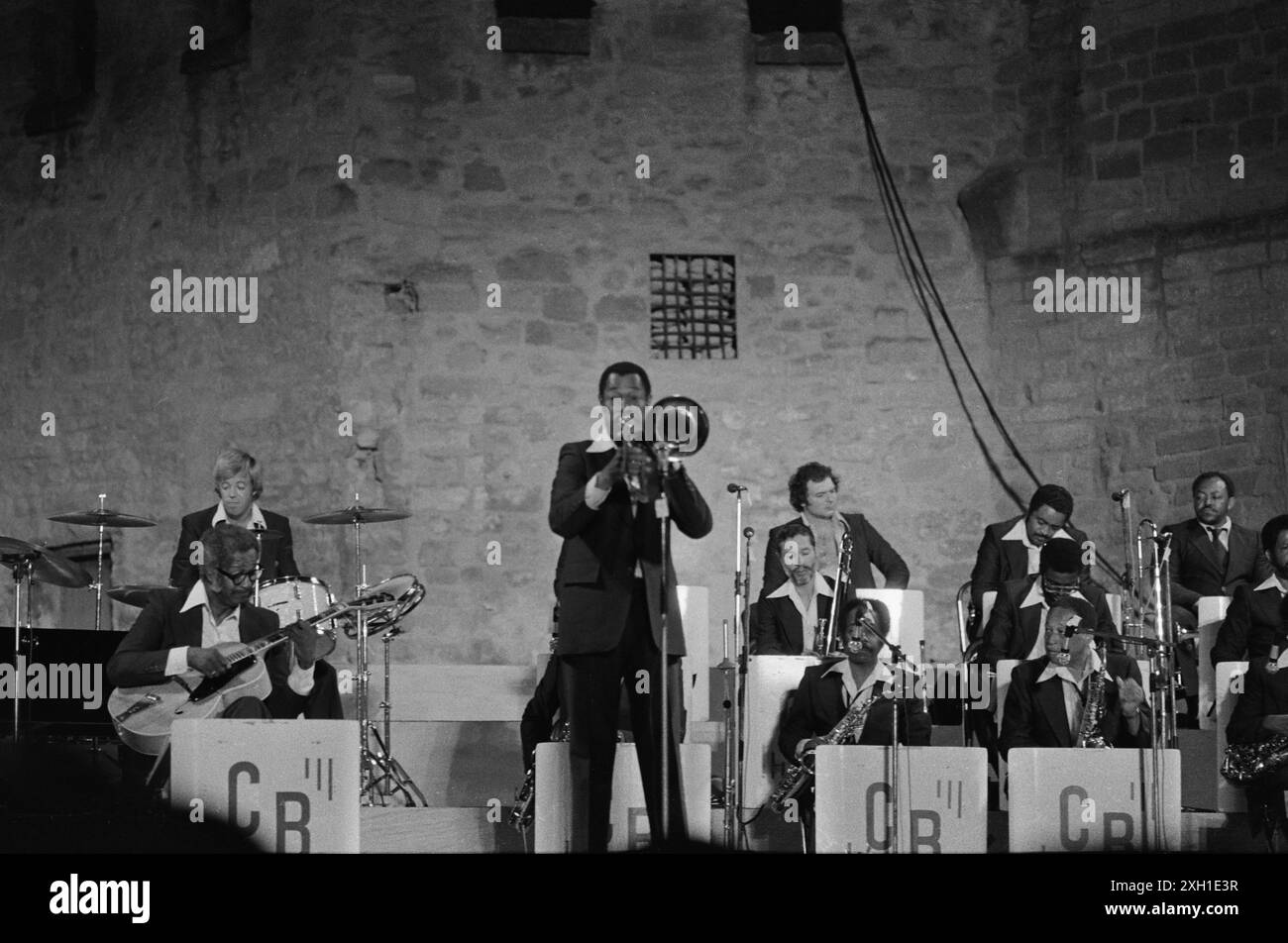 Count Basie and the Count Basie Orchestra at the Salon de Provence jazz ...