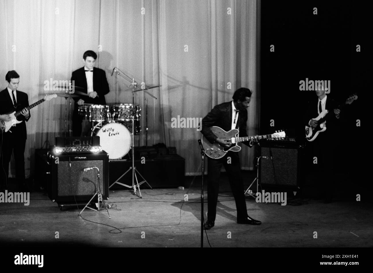 Rock music 1960s hi-res stock photography and images - Alamy