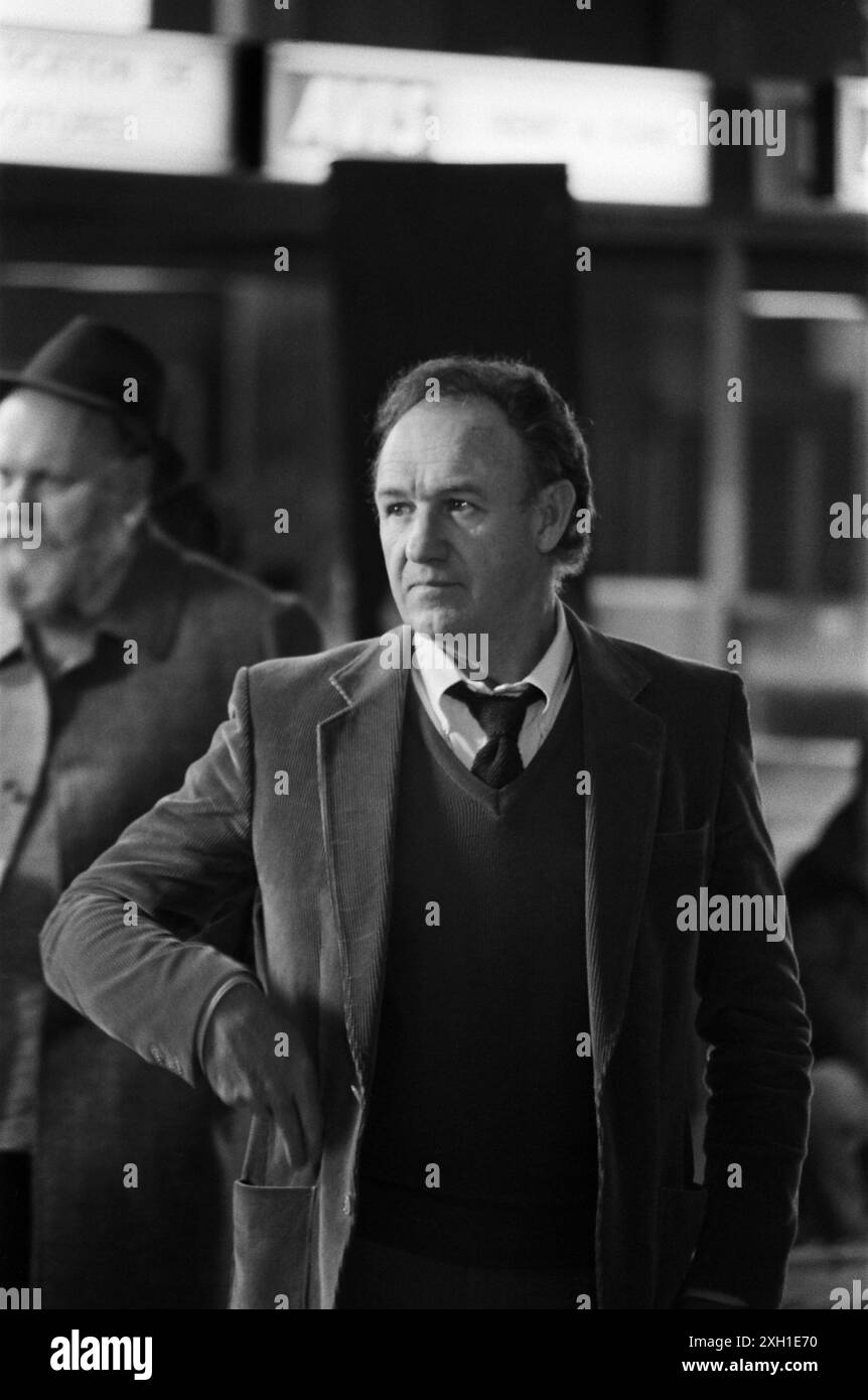 Gene Hackman on the set of the film "Target", directed by Arthur Penn ...