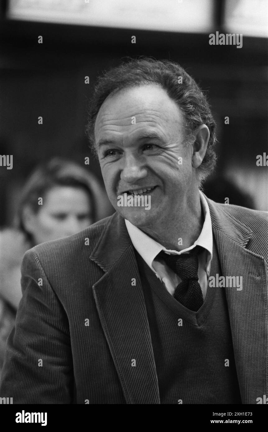Gene Hackman on the set of the film "Target", directed by Arthur Penn ...