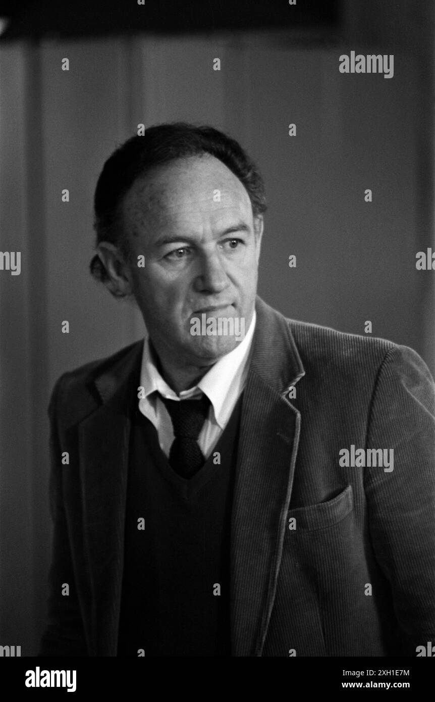 Gene Hackman on the set of the film "Target", directed by Arthur Penn ...