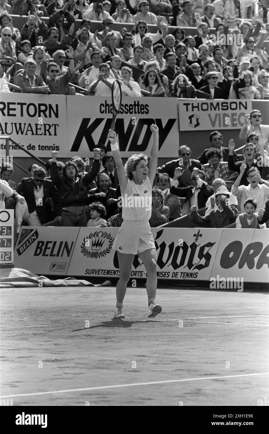 American tennis player Chris Evert wins the women's singles final of ...