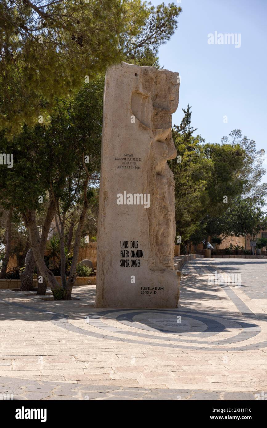 Road of Peace, sculpture by Vincenzo Bianchi to commemorate the visit ...