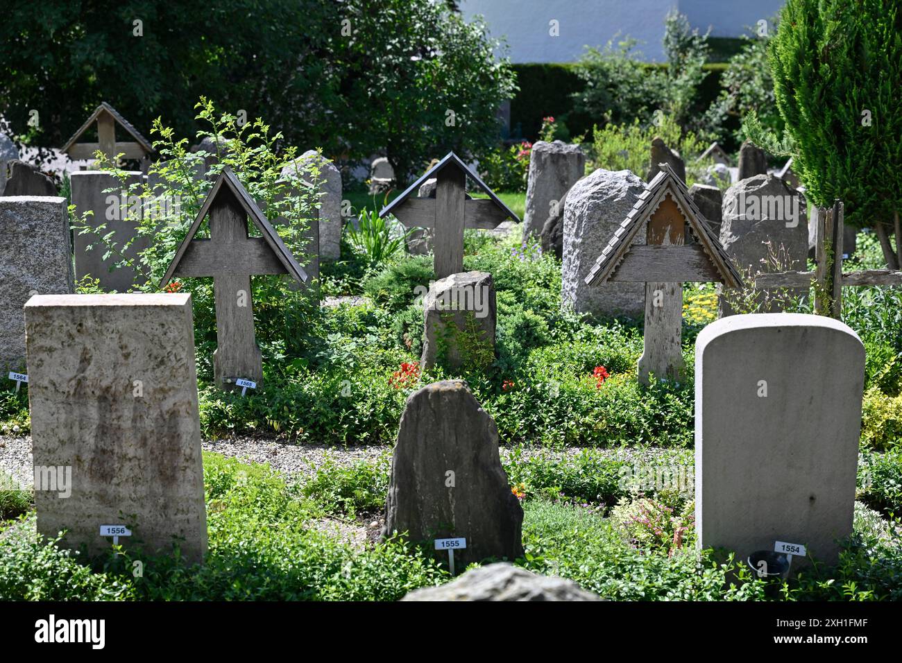 Cemetery Graves Gravestones Stock Photo - Alamy