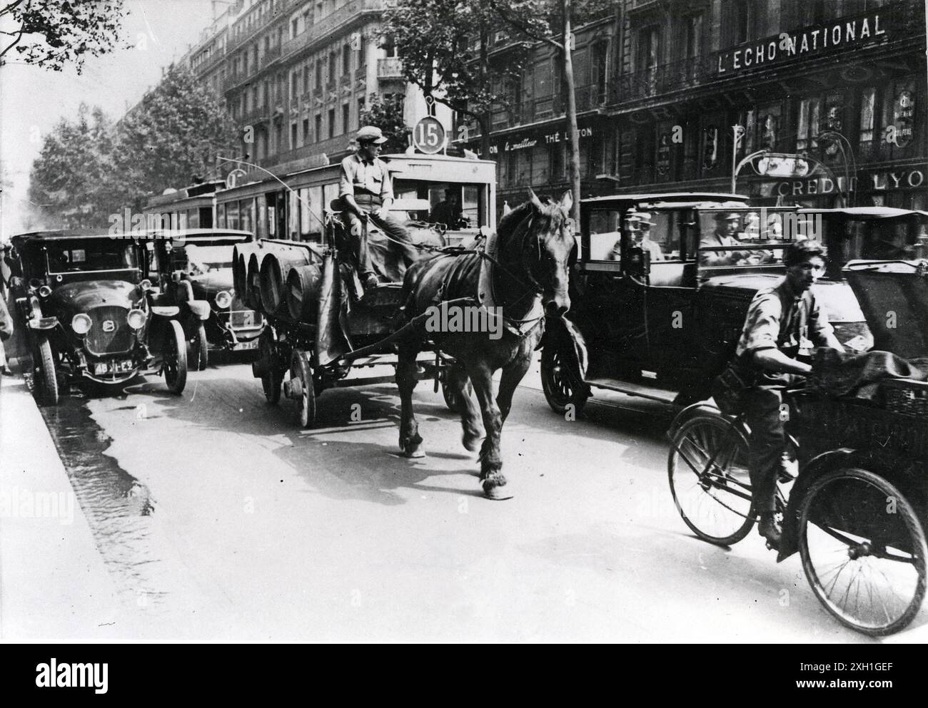 Traffic street 1920s hi-res stock photography and images - Alamy