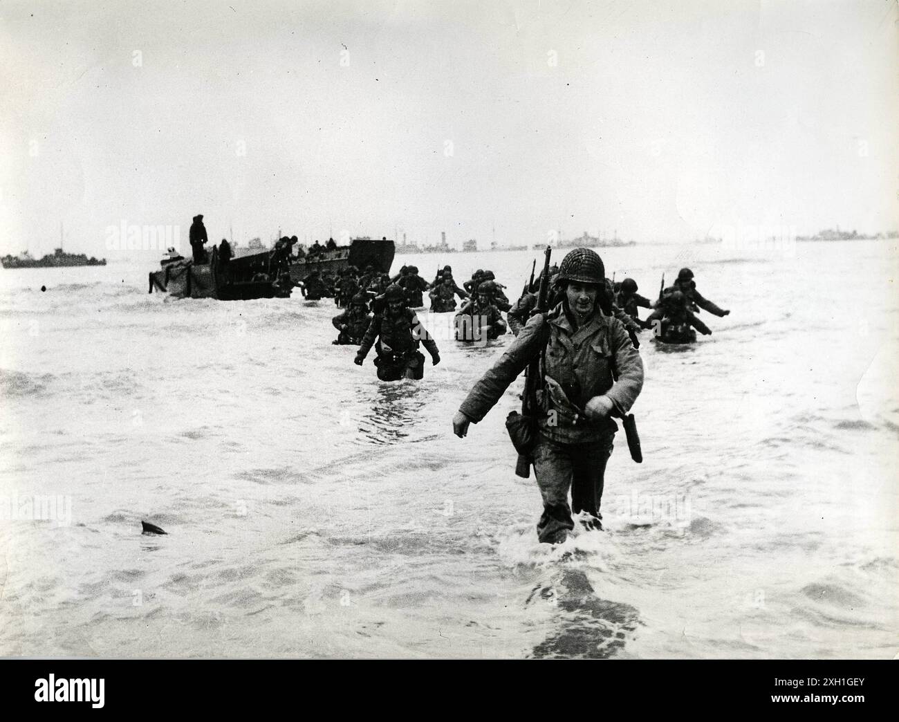 6 June 1944 - Landing in Normandy. American troops leave the landing ...