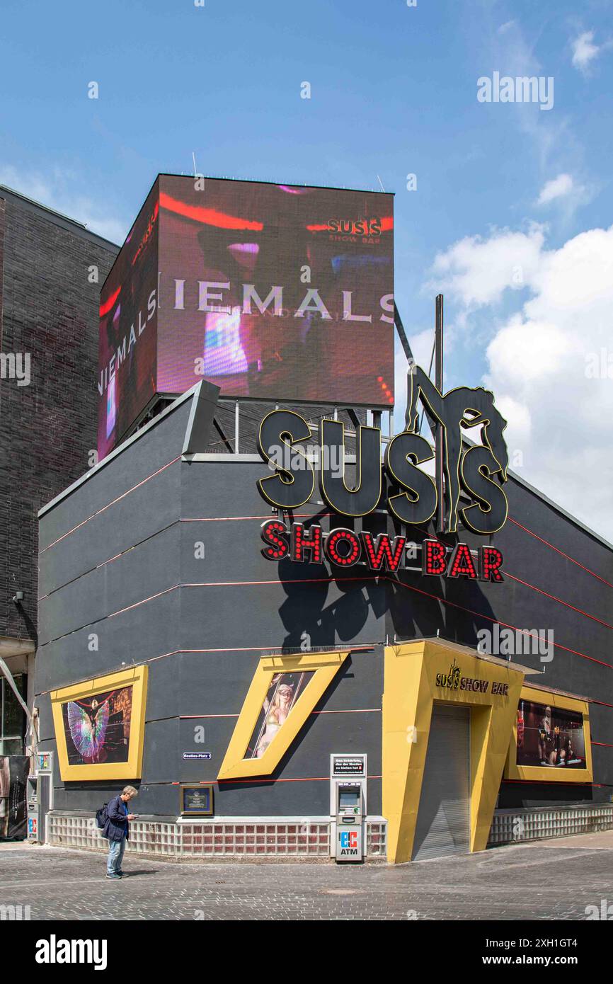 Susis Show Bar in the corner of Reeperbahn and Grosse Freiheit in St ...