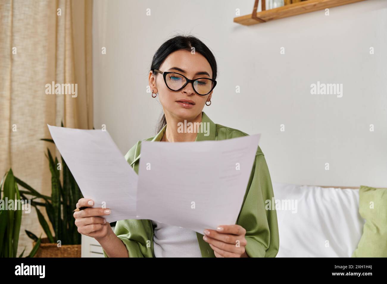 Woman researcher in glasses hi-res stock photography and images - Alamy