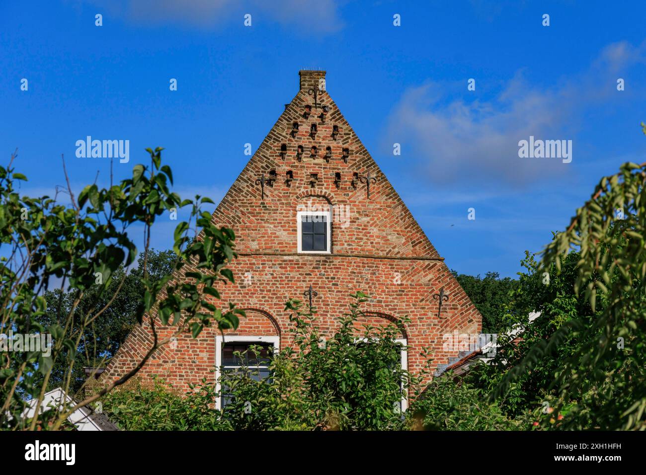 Triangular windows hi-res stock photography and images - Alamy