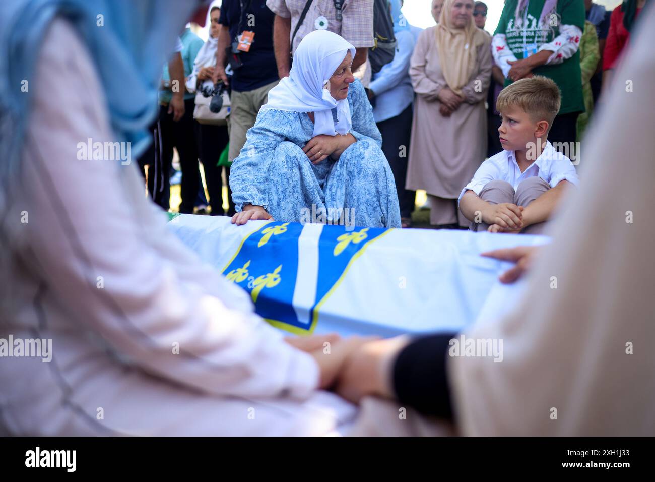 Muslim men cry hi-res stock photography and images - Alamy