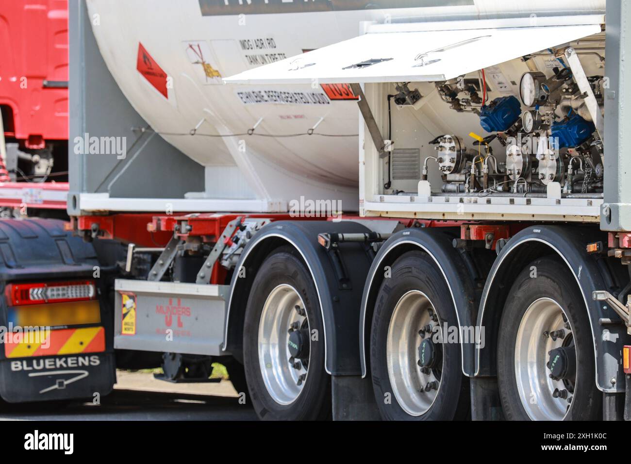 Unna, Germany. 11th July, 2024. The hazardous goods truck, from which ...