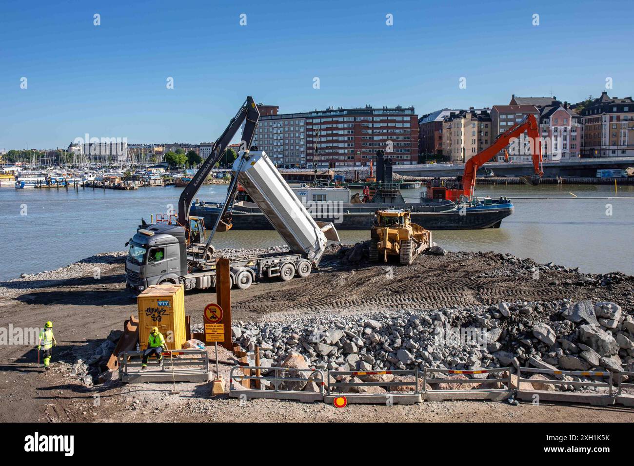 Hakaniemenranta land reclamation and Siltavuorensalmi dredging viewed ...