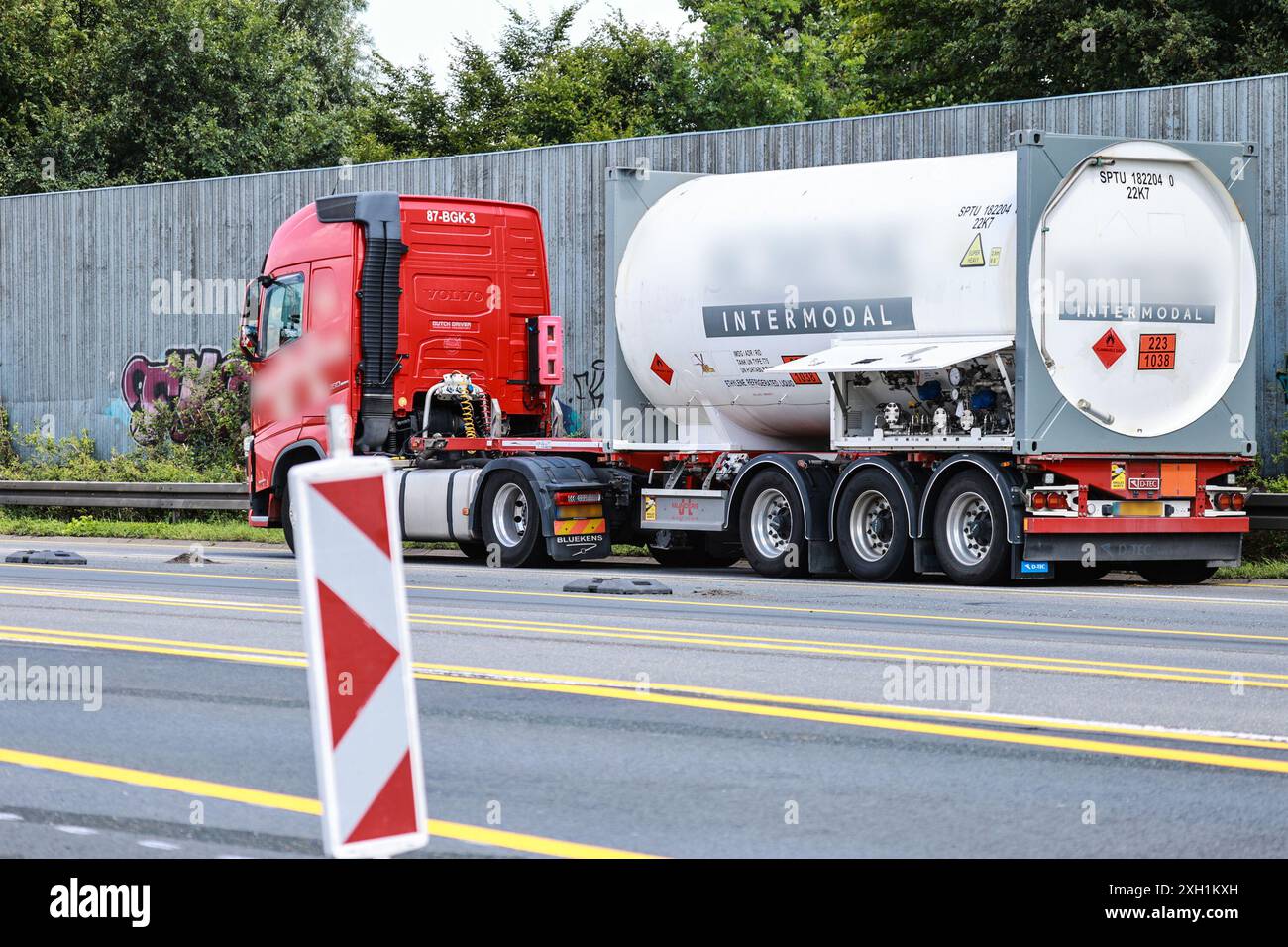 Unna, Germany. 11th July, 2024. The hazardous goods truck, from which ...
