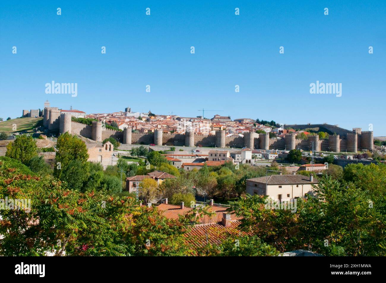Murallas de la ciudad medieval de avila hi-res stock photography and ...