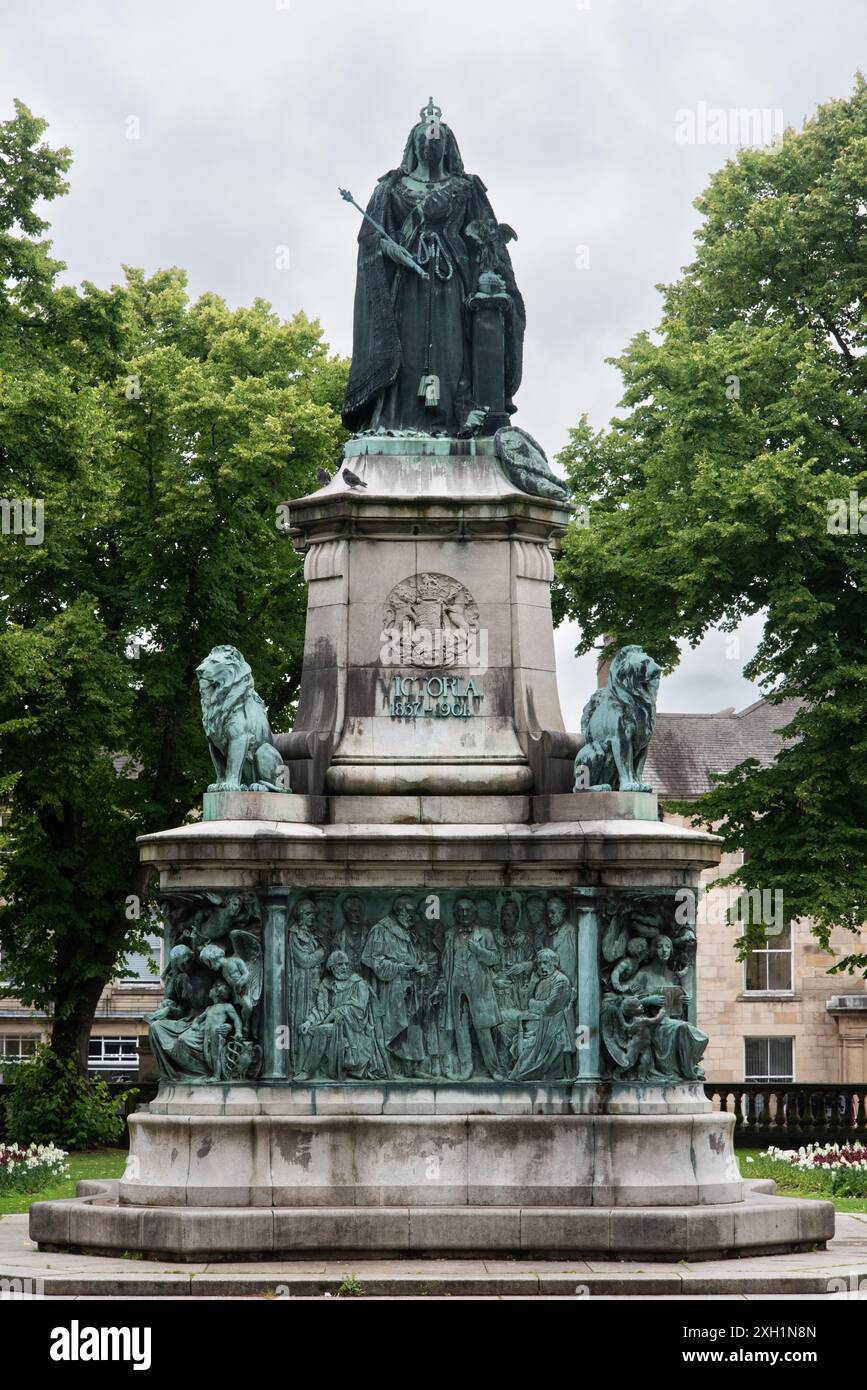 The Queen Victoria Memorial, Dalton Square, Lancaster City Centre ...