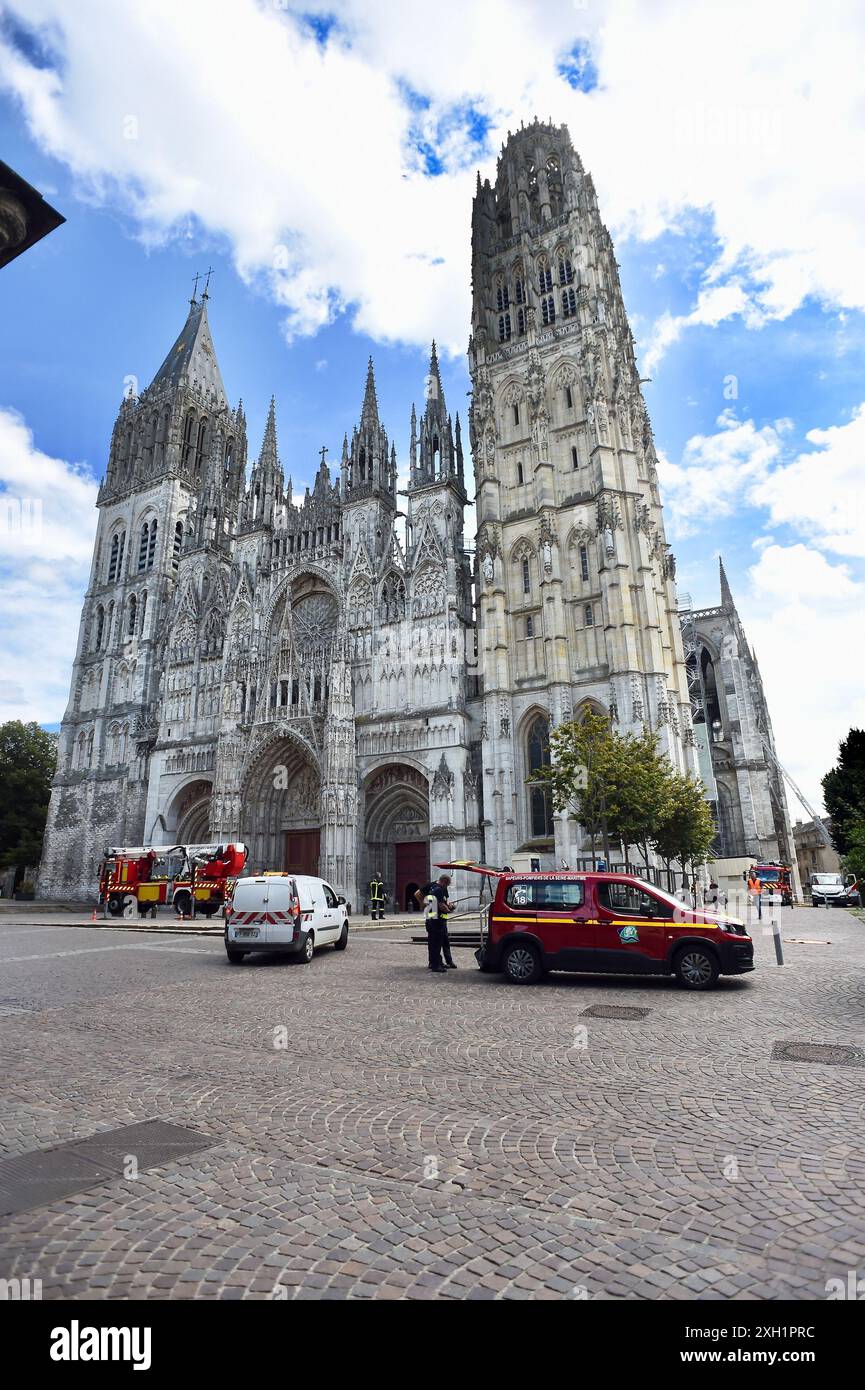 Rouen, France. 10th July, 2024. A fire broke out at the spire of Rouen ...
