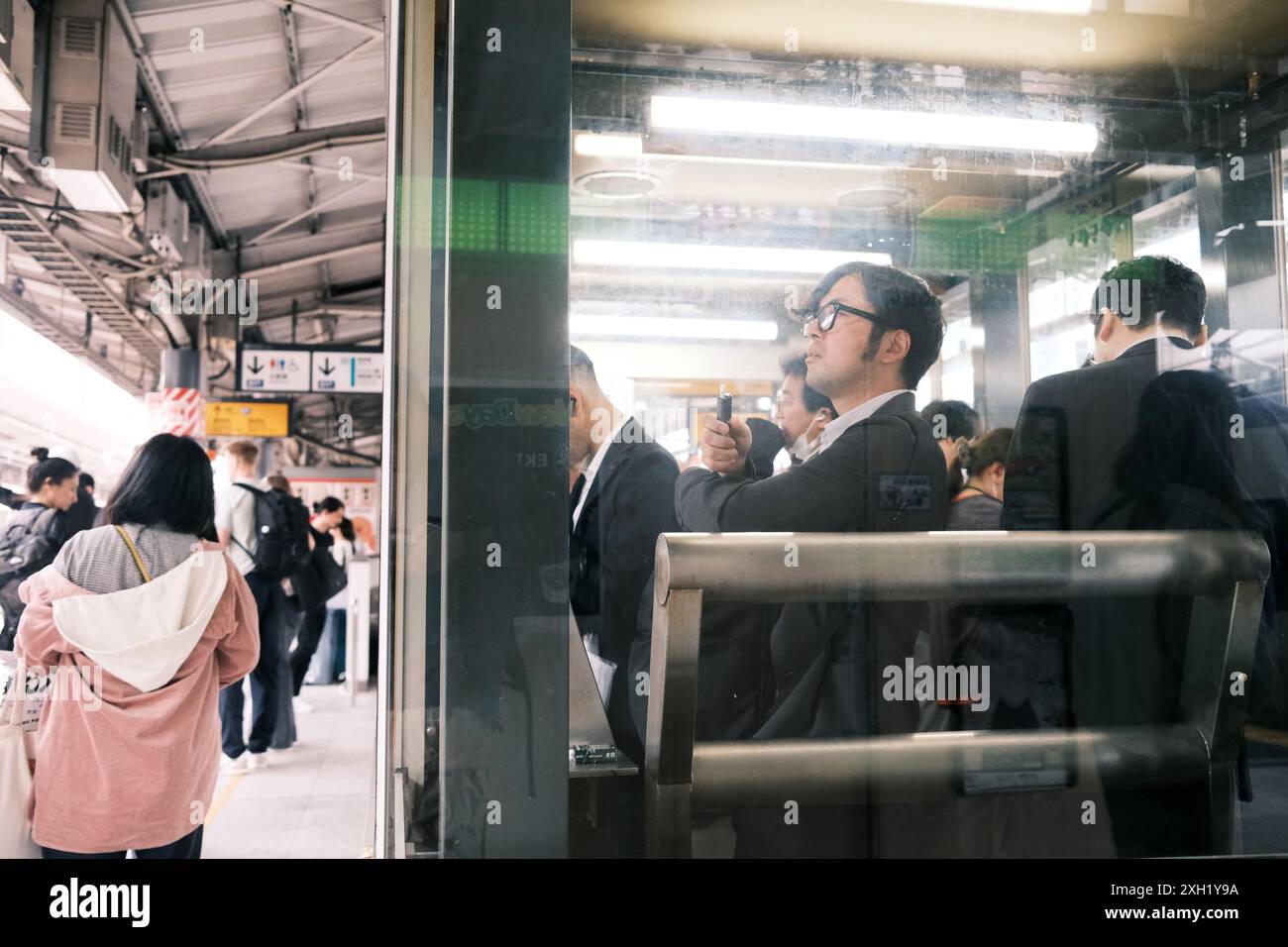 Tokyo shinjuku smoking hi-res stock photography and images - Alamy