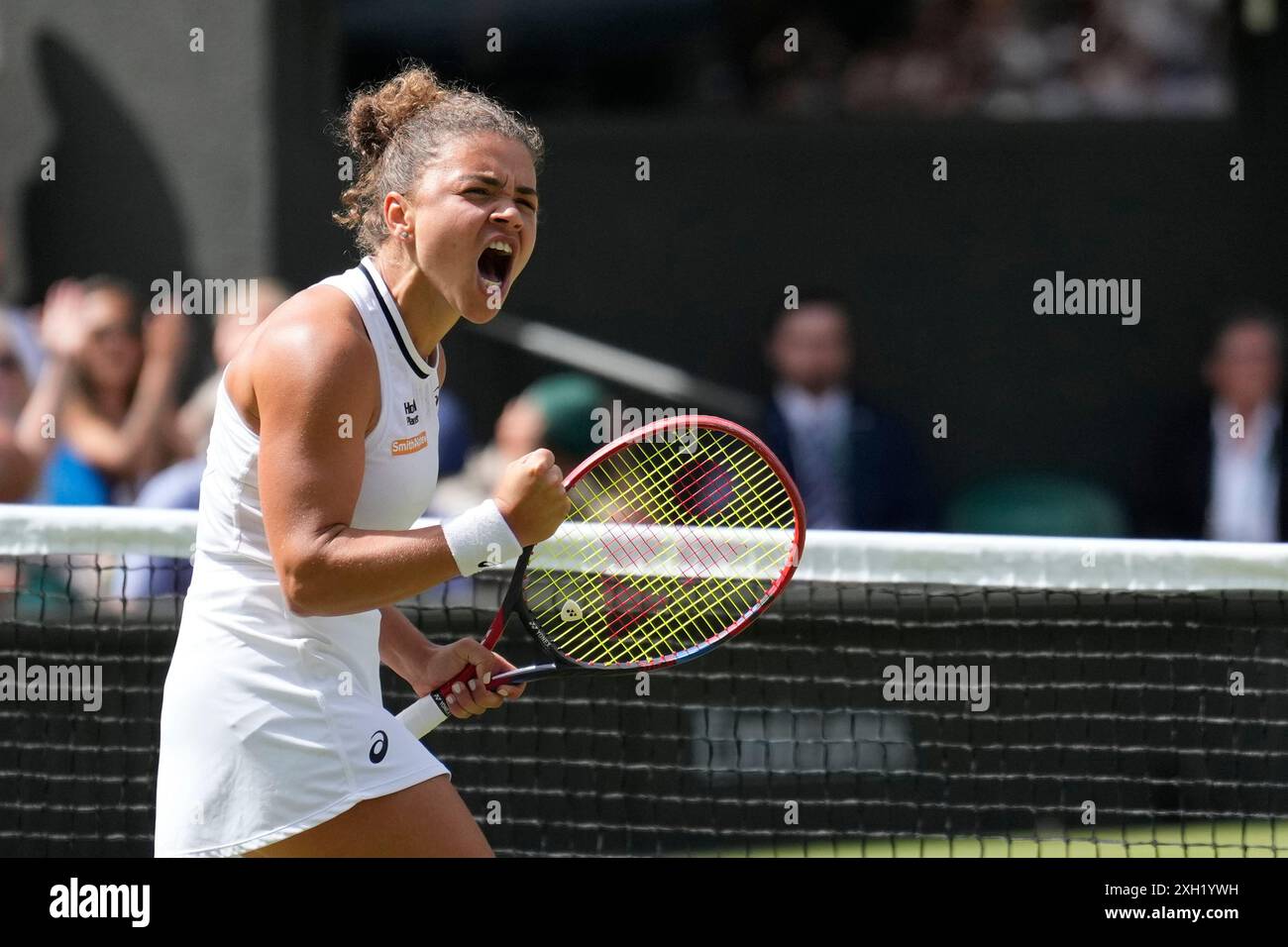 Jasmine Paolini of Italy celebrates after winning the second set ...