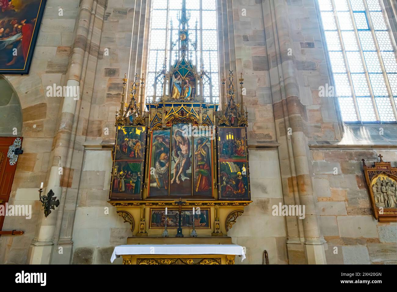 Middle nave altar catholic hi-res stock photography and images - Alamy