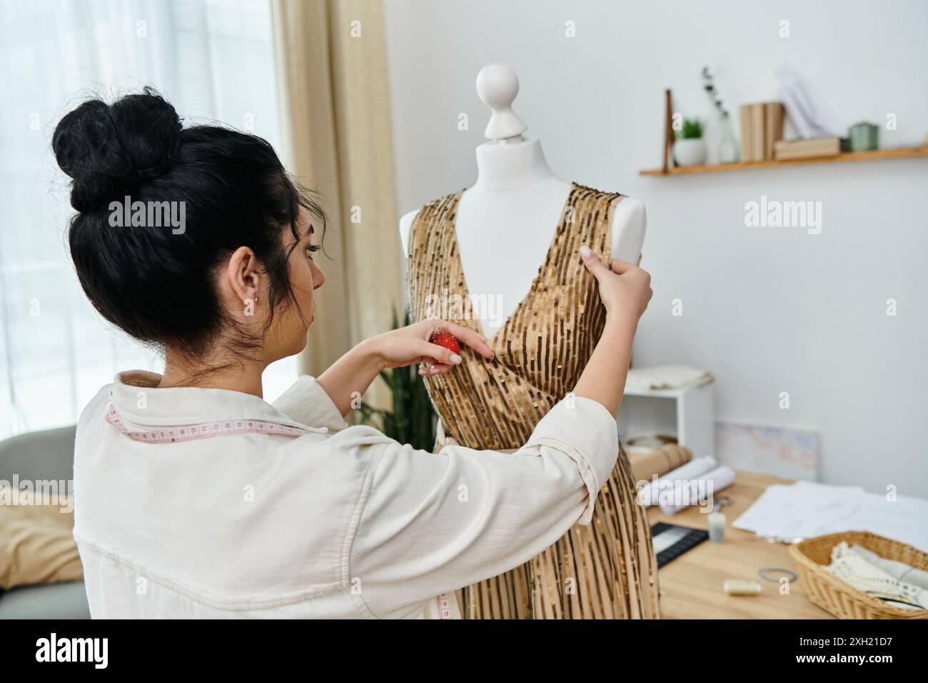 Tailoring a dress hi-res stock photography and images - Alamy