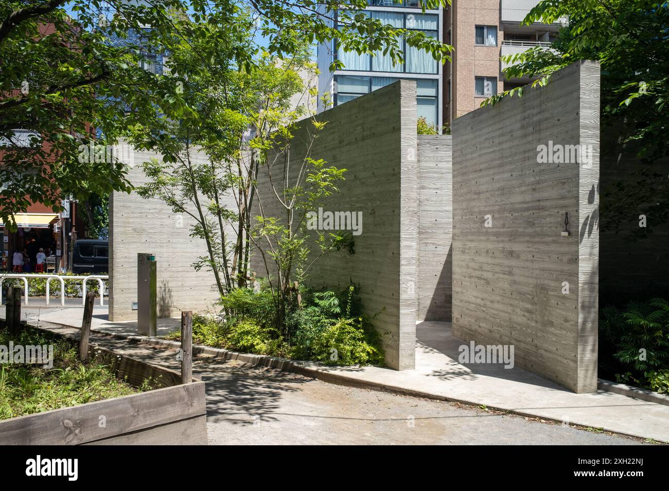 Modern Kawaya Public Toilet by Masamichi Katayama Wonderwall, Ebisu ...