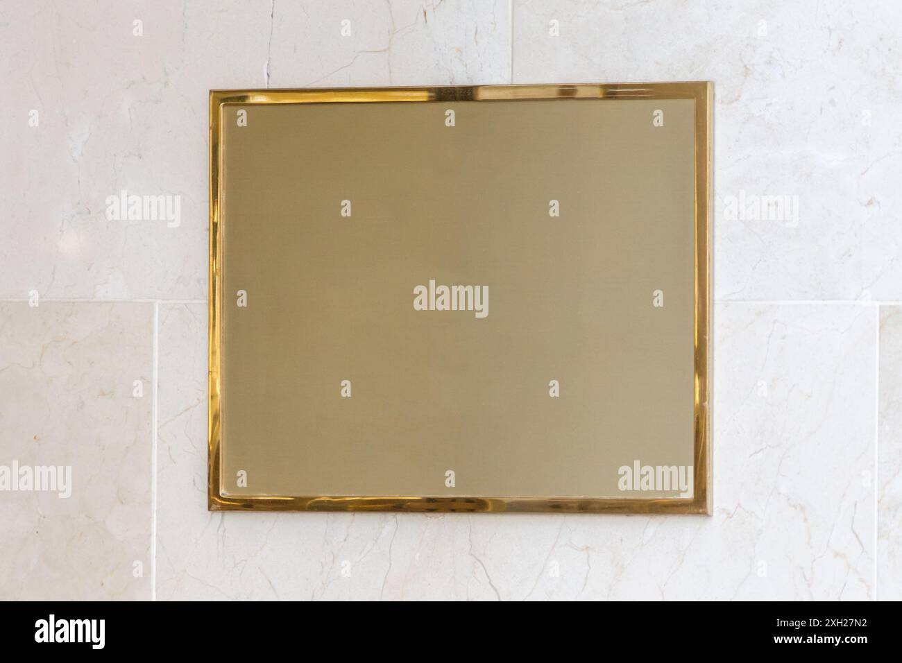 Golden plaque hi-res stock photography and images - Alamy
