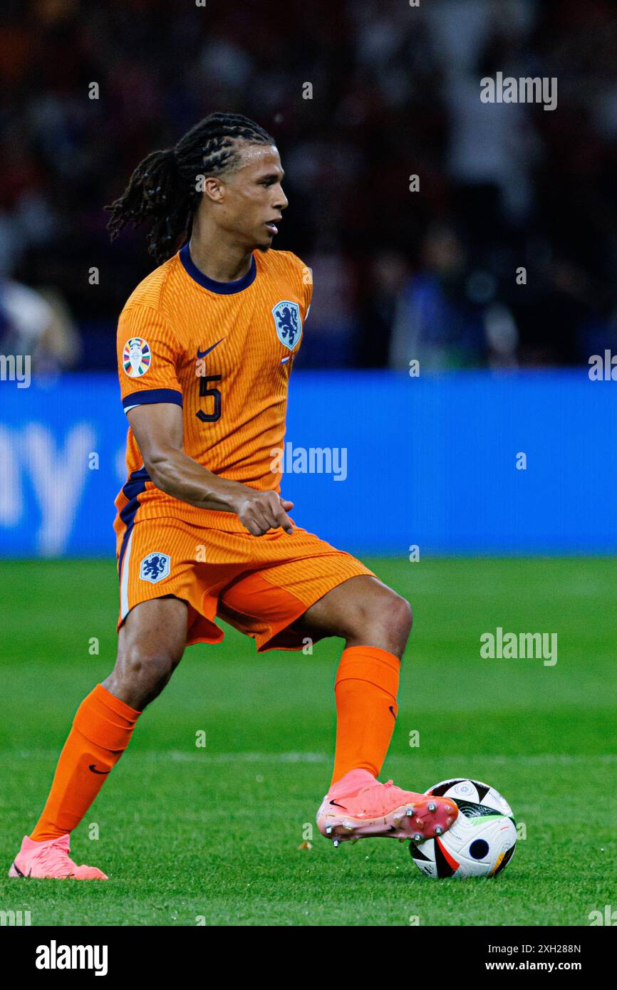 Calhanoglu depay hi-res stock photography and images - Alamy