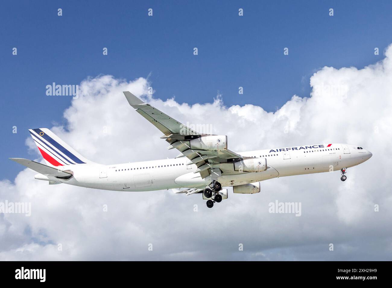 PHILIPSBURG, SINT MAARTEN - DECEMBER 13, 2016: Air France plane ...
