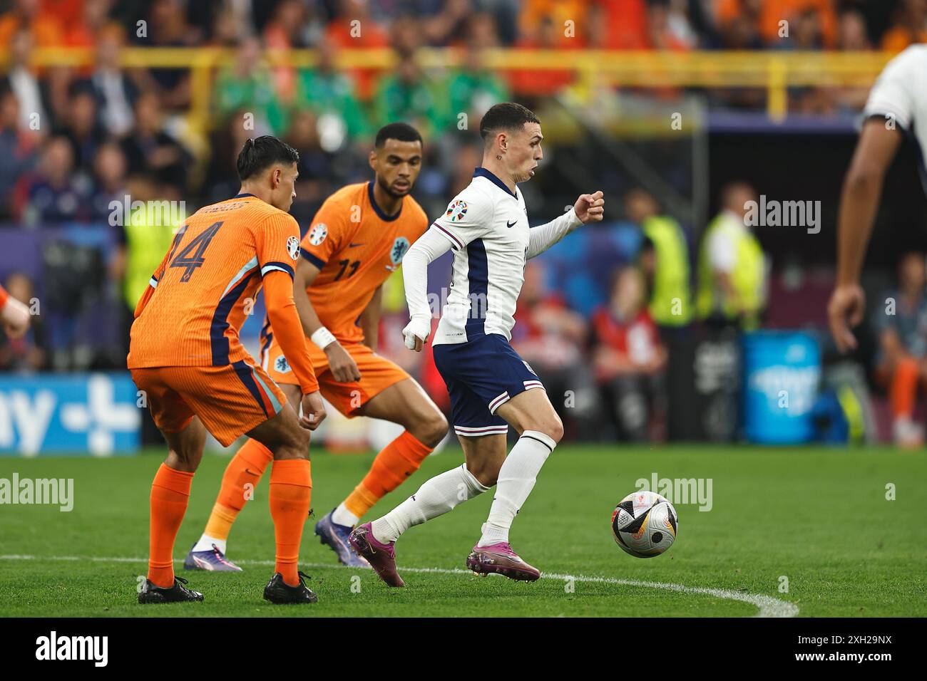 Phil foden fútbol hi-res stock photography and images - Alamy