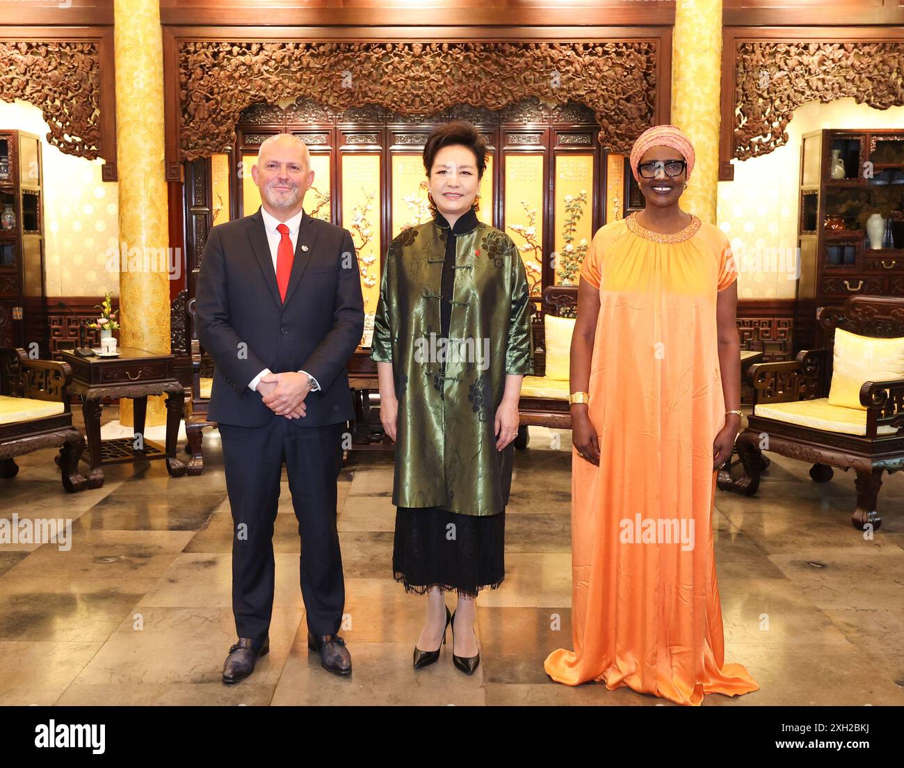 (240711) -- BEIJING, July 11, 2024 (Xinhua) -- Peng Liyuan, wife of ...