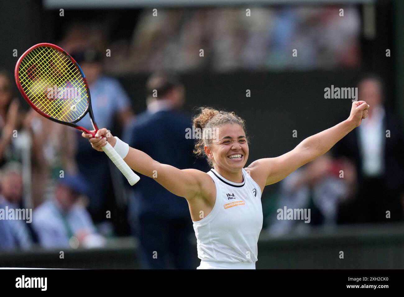 Jasmine Paolini of Italy celebrates after defeating Donna Vekic of ...