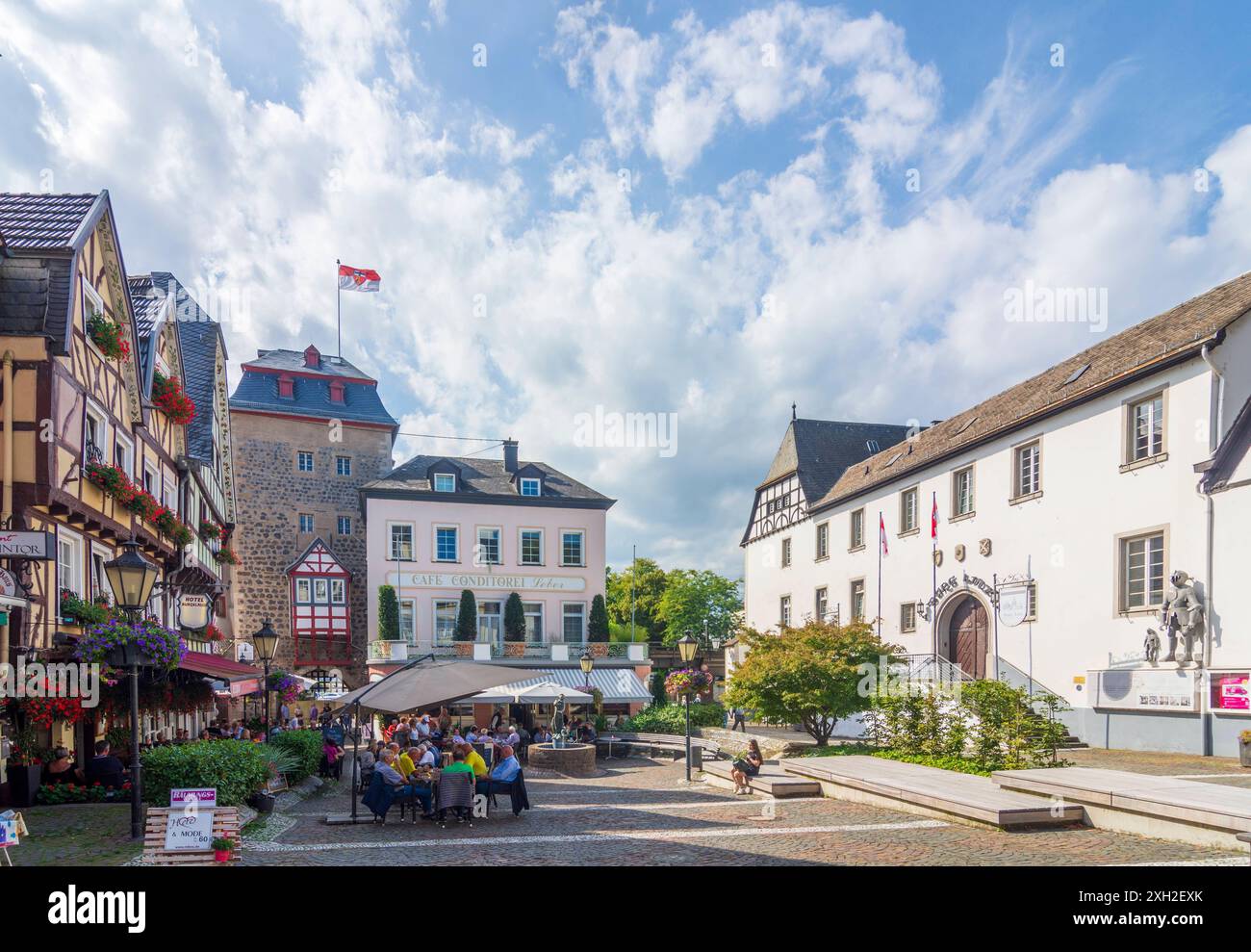 Linz Castle, square Burgplatz, city gate Rheintor, open air restaurant ...