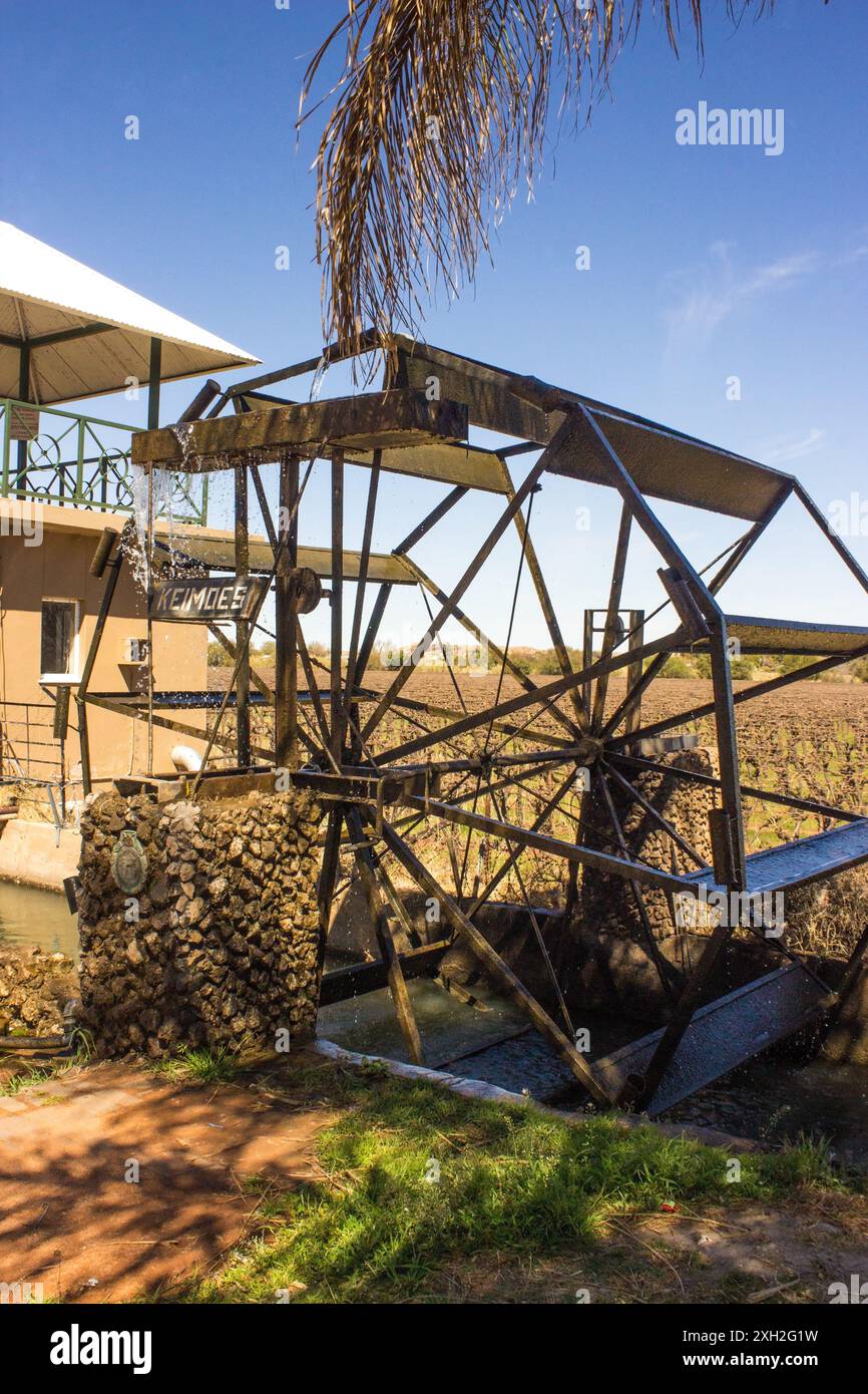 Water splashing out from the Persian Waterwheel at Keimoes in South ...