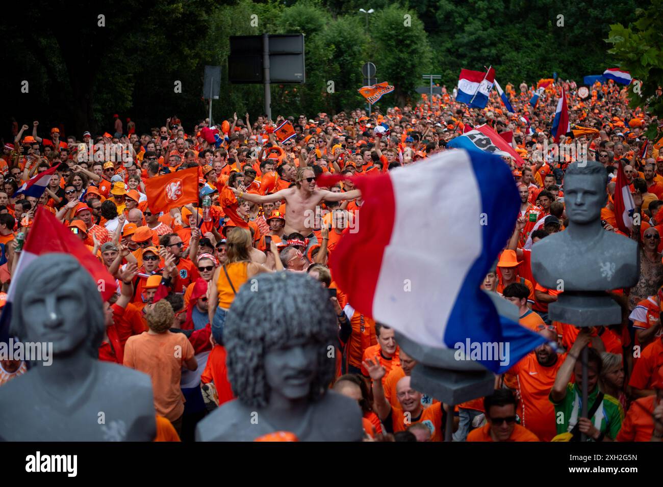 Fanwalk Oranje Fans mit Fanbus, GER, Netherlands (NED) vs England (ENG ...
