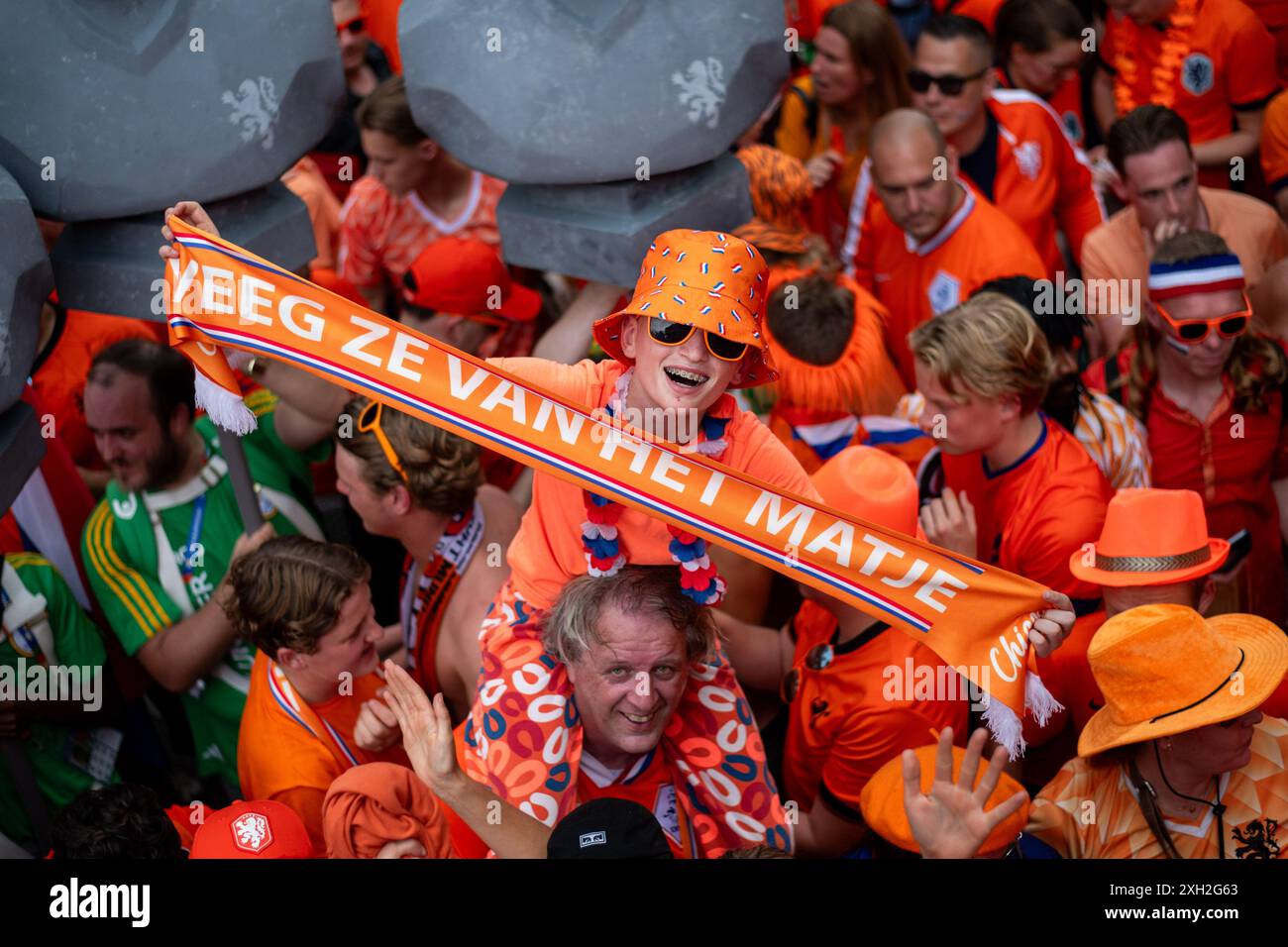 Fanwalk Oranje Fans mit Fanbus, GER, Netherlands (NED) vs England (ENG ...