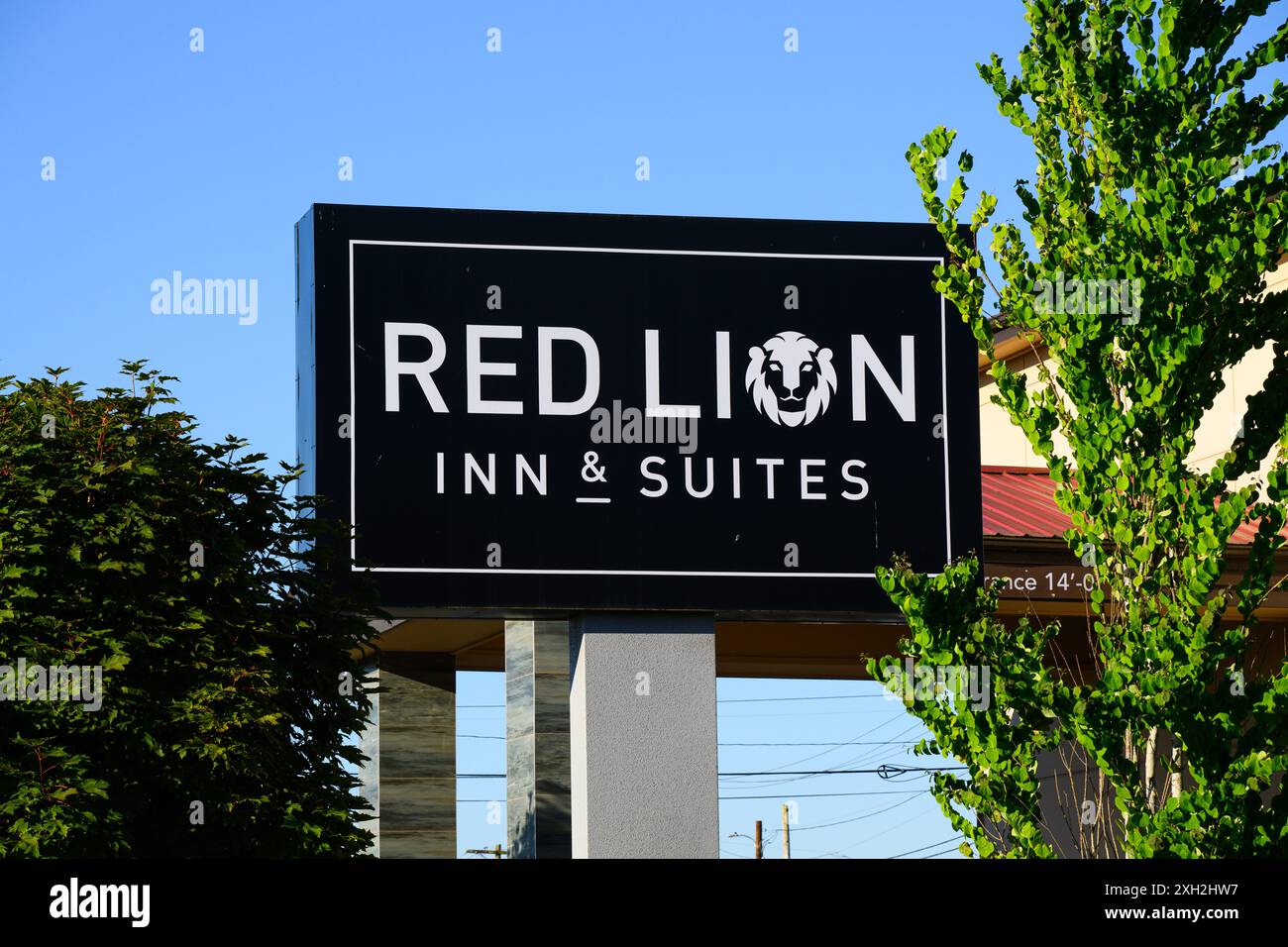 Everett, WA, USA - July 7, 2024; Black and white sign for Red Lion Inn ...