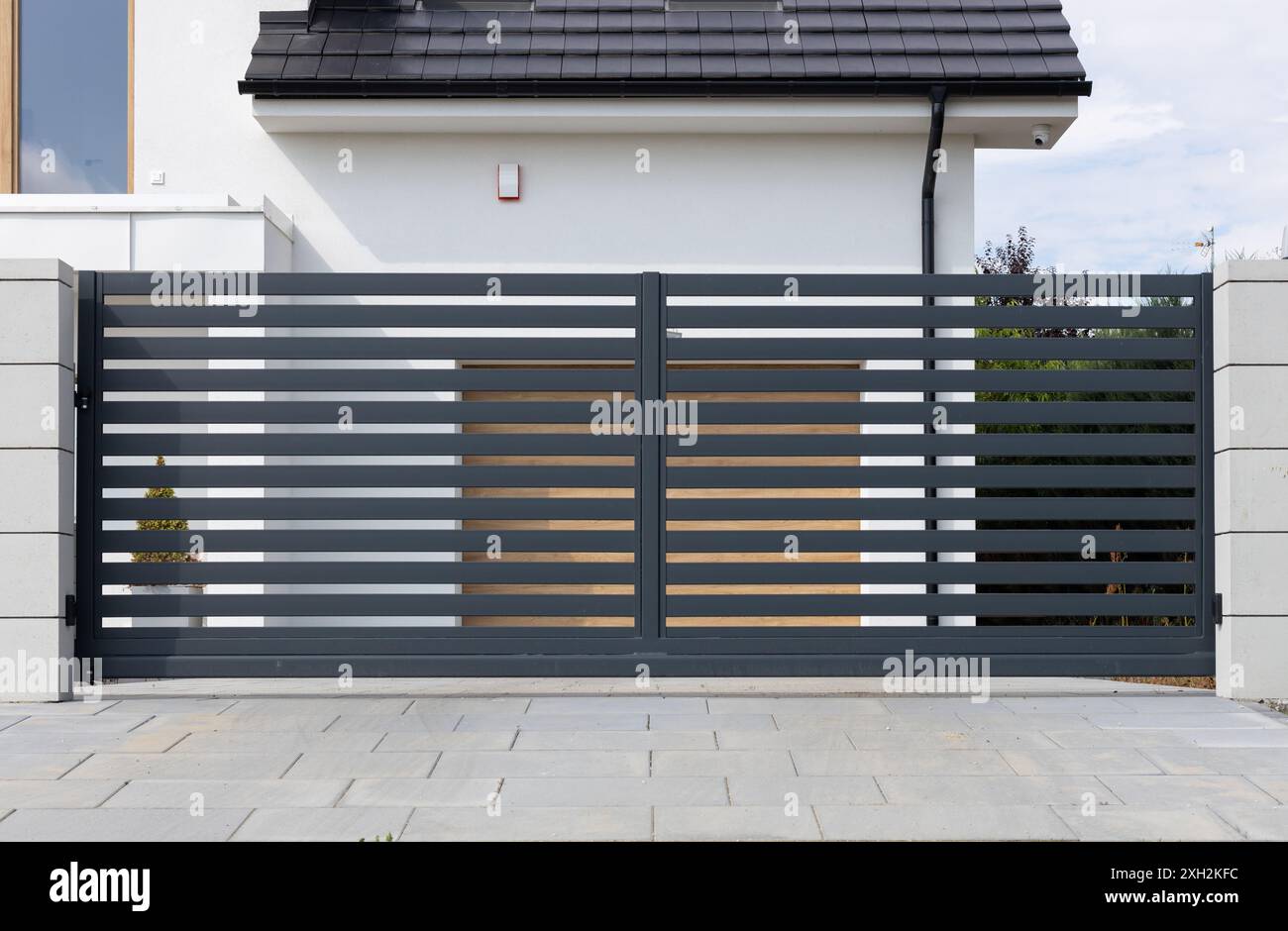 Modern House with Black Horizontal Fence Stock Photo - Alamy