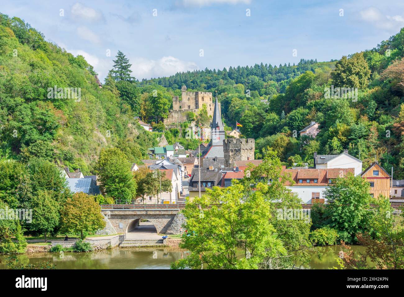 river Lahn, tower Port-Turm., church St. Bartholomäus, Balduinstein ...